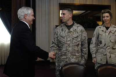 Secretary Gates meets with enlisted service members. | U.S. Department ...