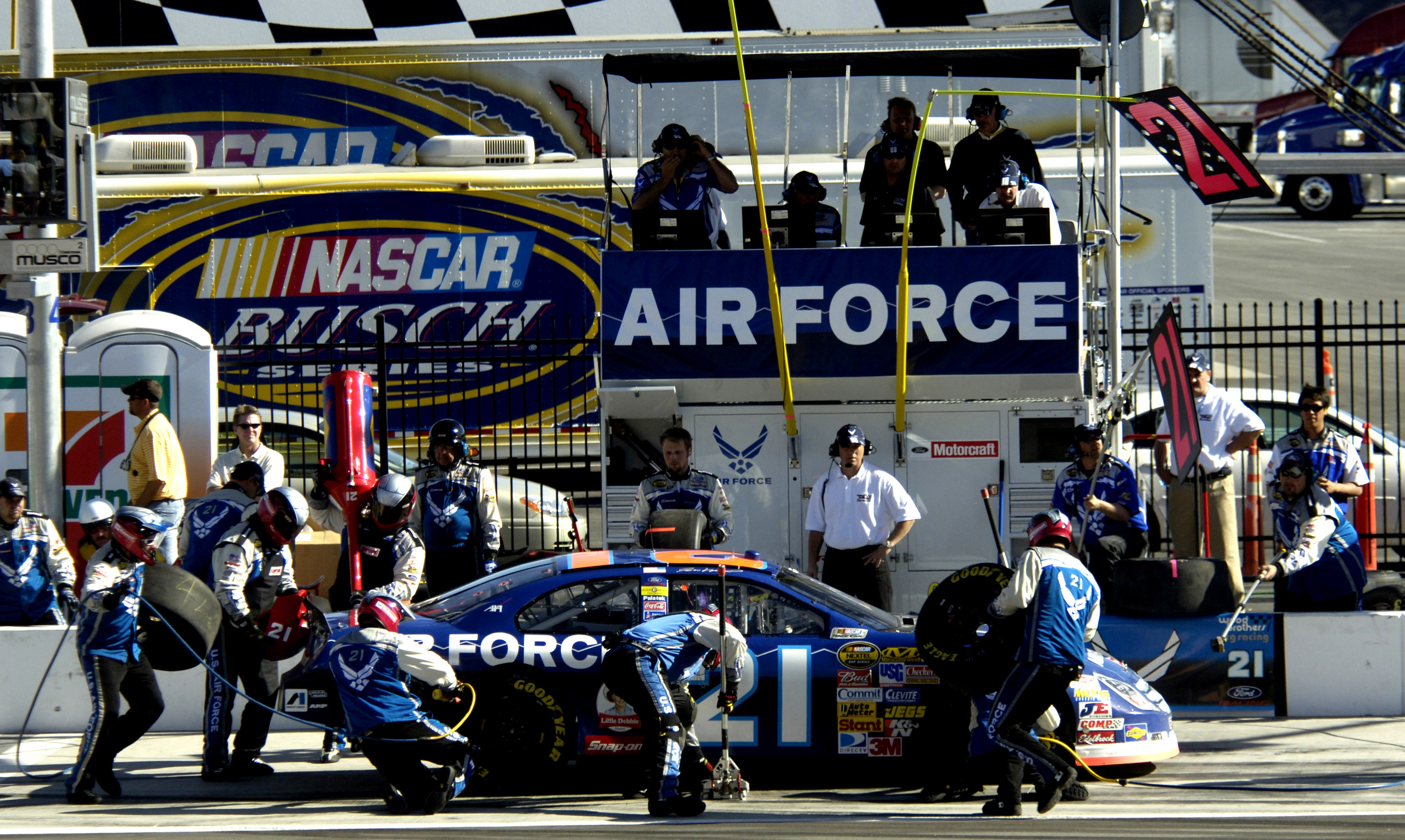 NASCAR Nextel Cup UAW Daimler-Chrysler