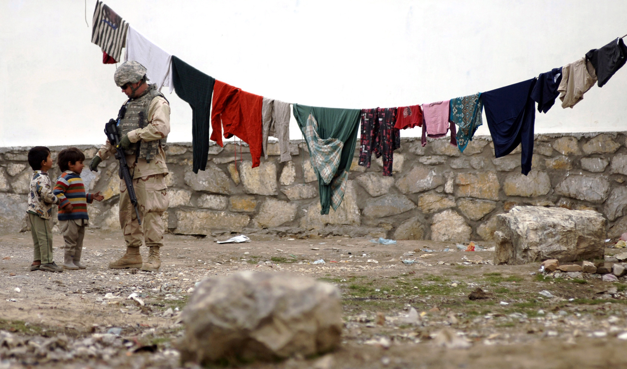 Joint forces volunteers donate time, goods > Air Force > Article Display
