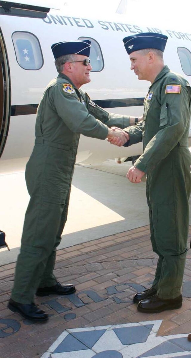 18th AF/CC visits > Joint Base McGuire-Dix-Lakehurst > Article Display