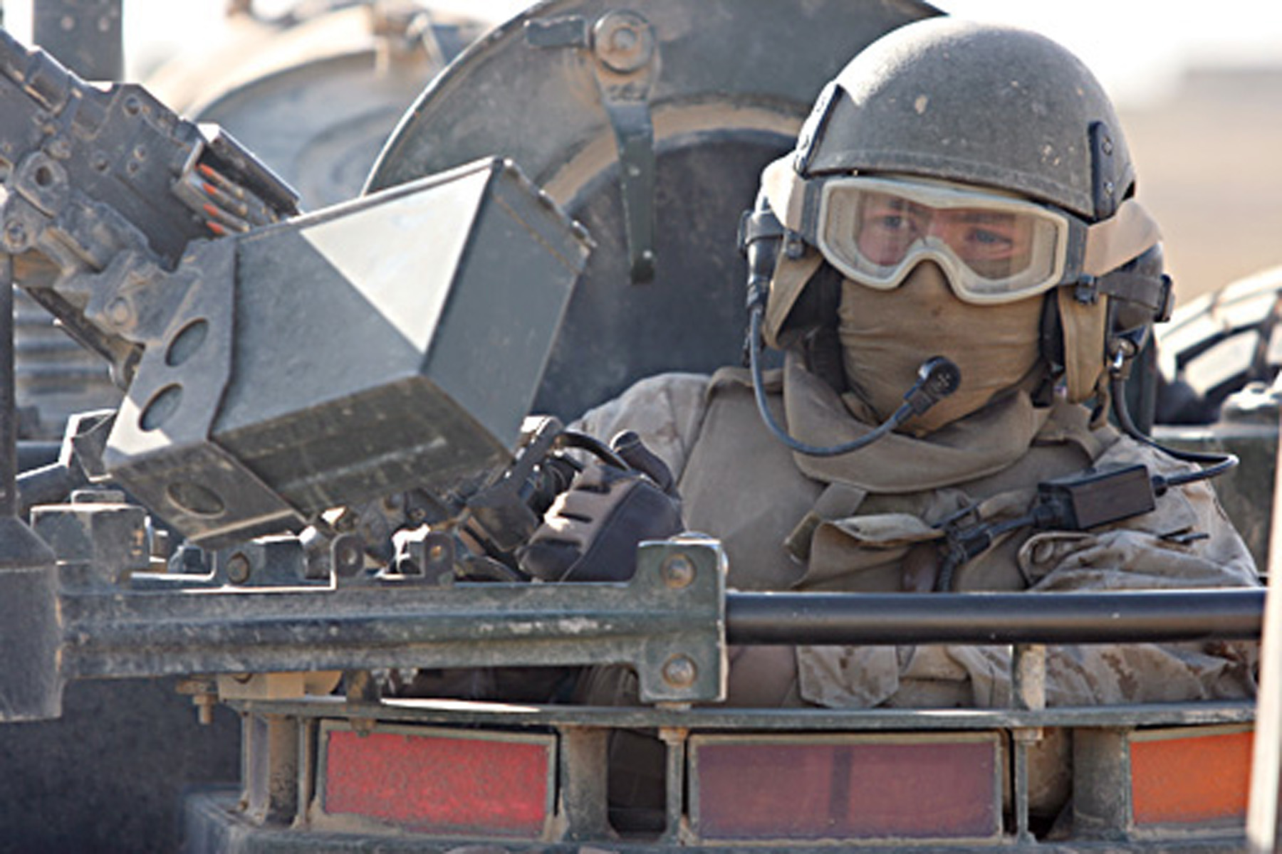 Calif.- based battalion conducts night raid > Headquarters Marine Corps ...