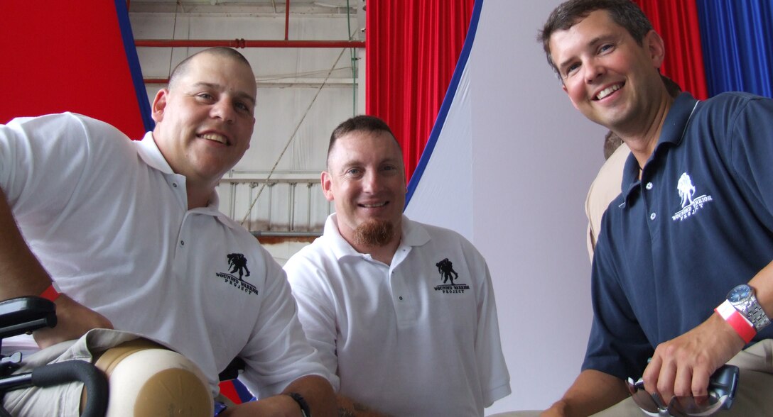 Left to right: Army Staff Sgt. Daniel P. Barnes and fellow Iraq war ...