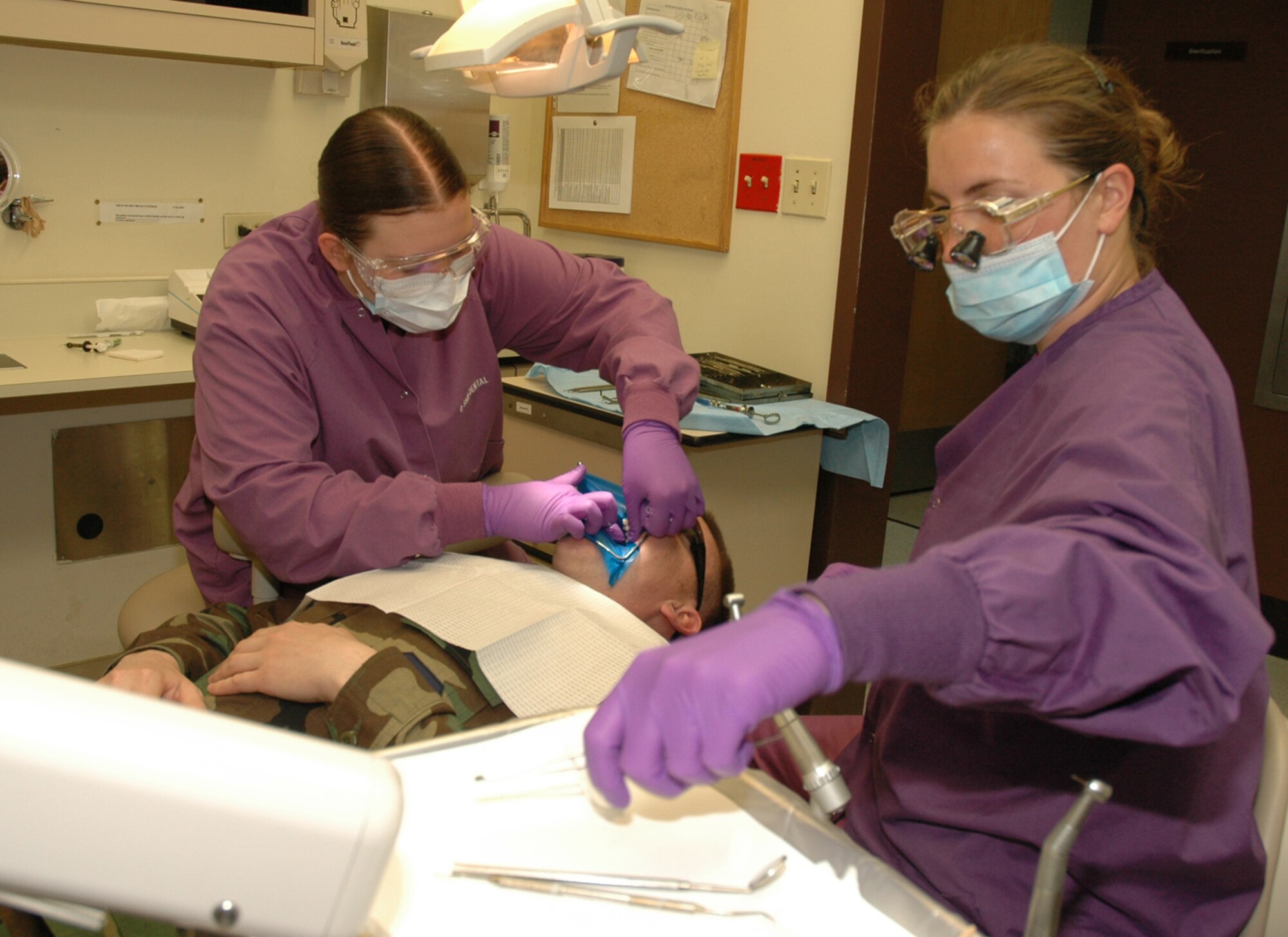 Dental technicians ‘more than techs’ > Osan Air Base > Article Display