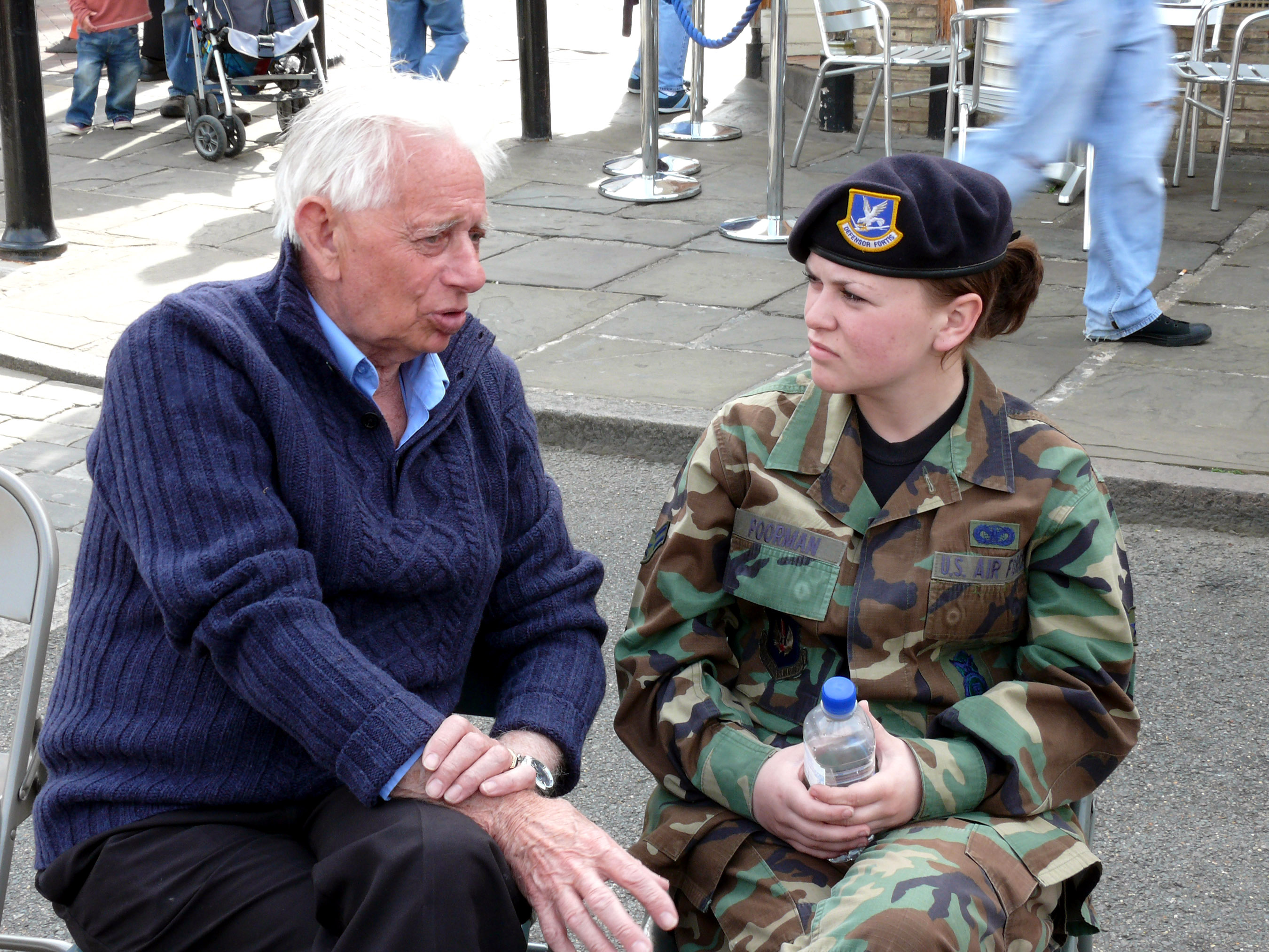 Airmen in UK celebrate Jamestown's 400th with Brit citizens