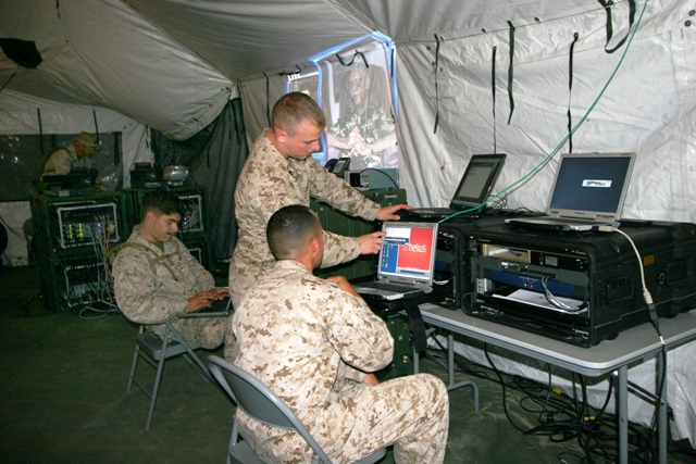 Muay Thai Kickboxing expert teaches Marines to fight > Headquarters ...