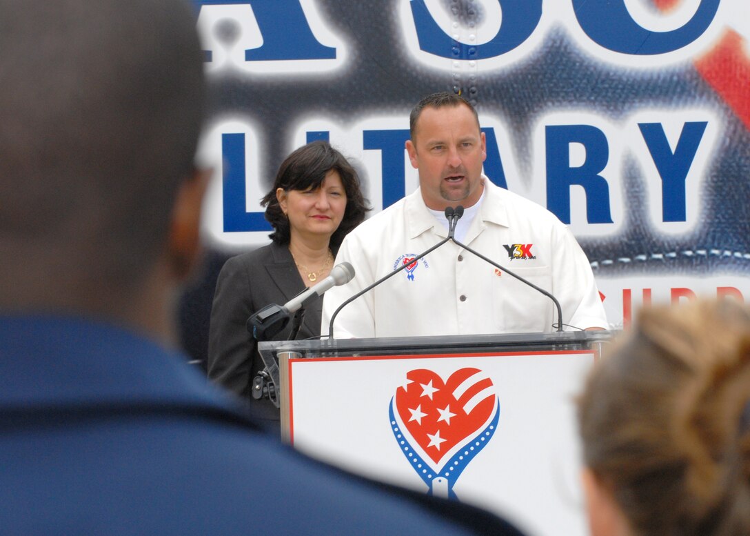 Tony Rosenbaum, vice president of Y3K Graphix, speaks at a May 18 ...