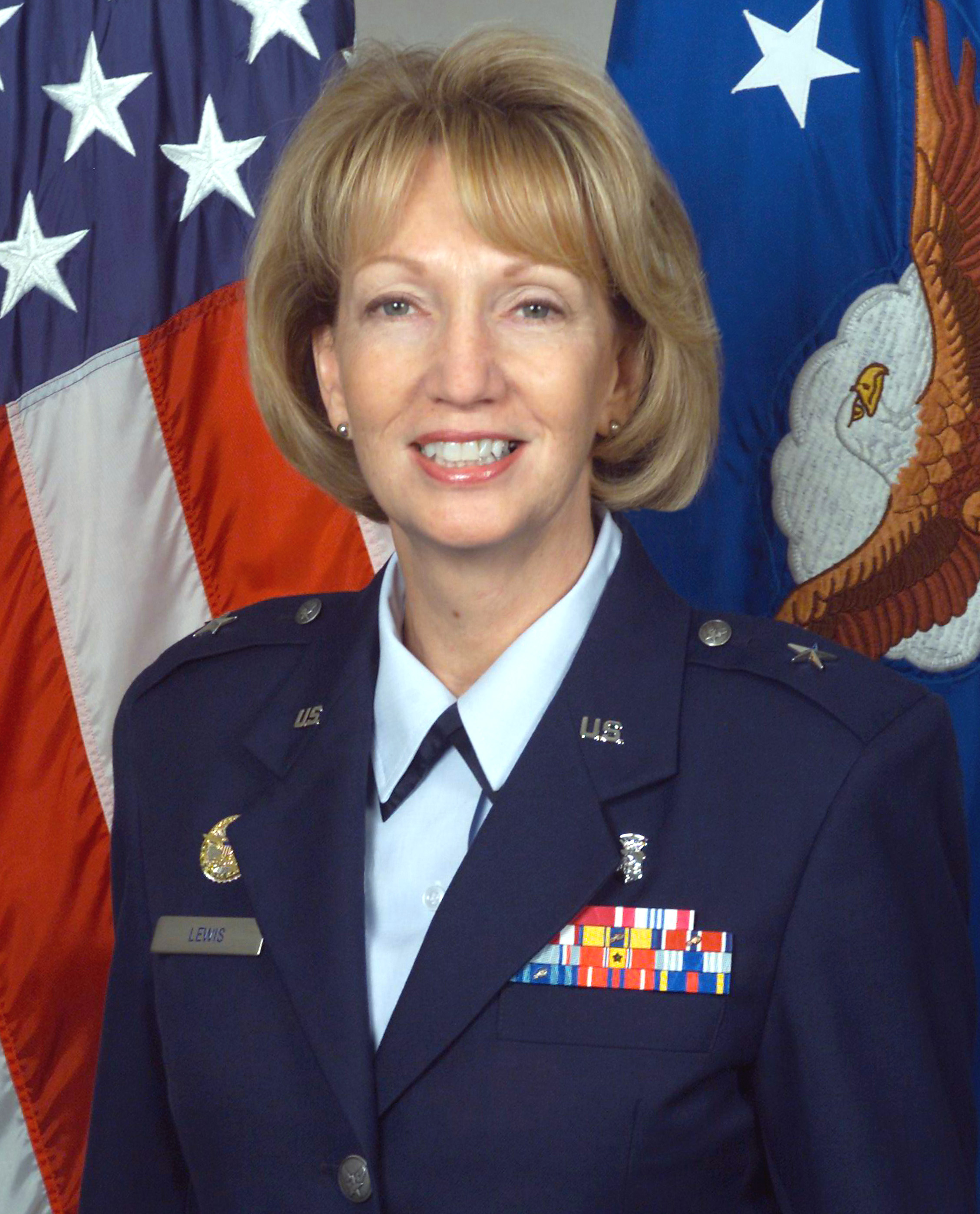 Brig. Gen. Lewis discusses variety of issues during visit to Pope