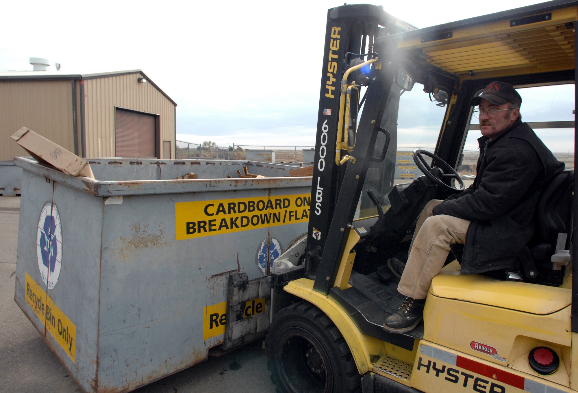 Gunfighters acknowledge America Recycles Day > Mountain Home Air Force ...