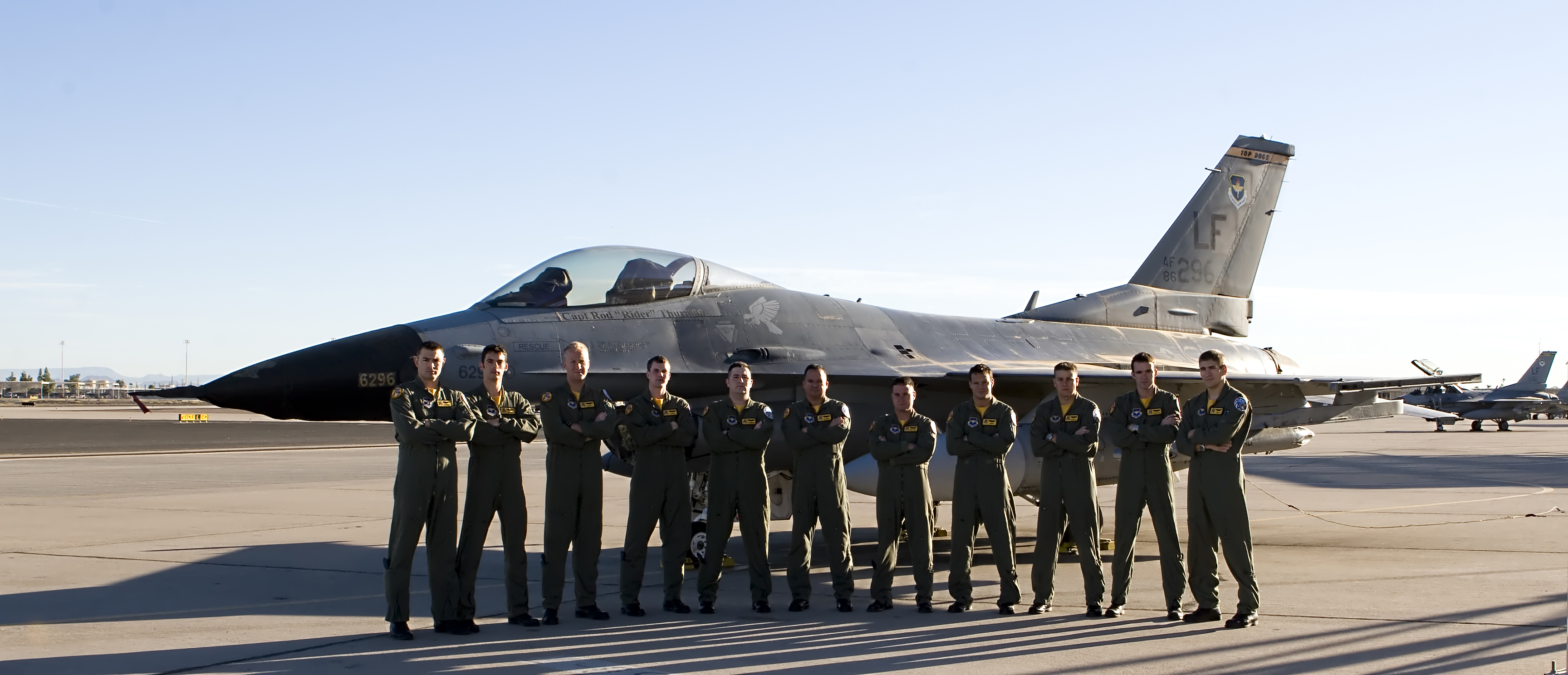 Top Dogs graduate 11 new Viper pilots > Luke Air Force Base > Article ...