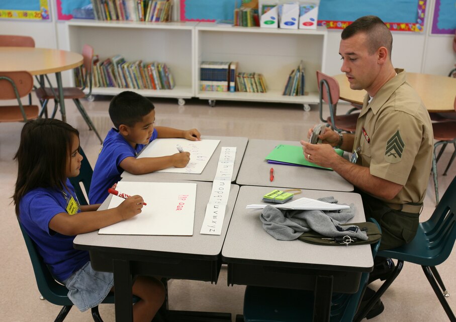 Volunteer Marines tutor children, give back to community > U.S. Marine ...