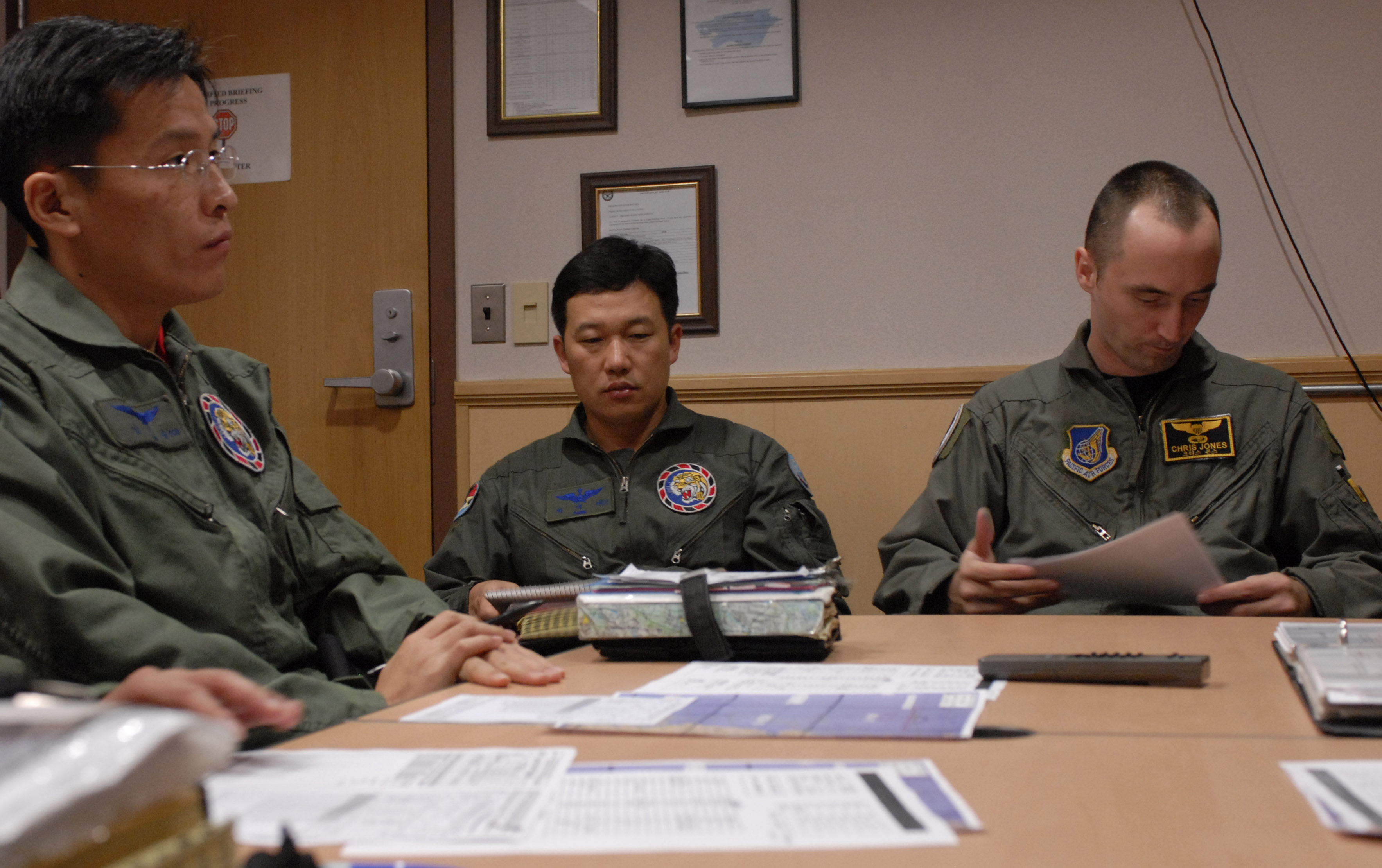 8 FW commander, ROKAF fly in training mission > Seventh Air Force > News