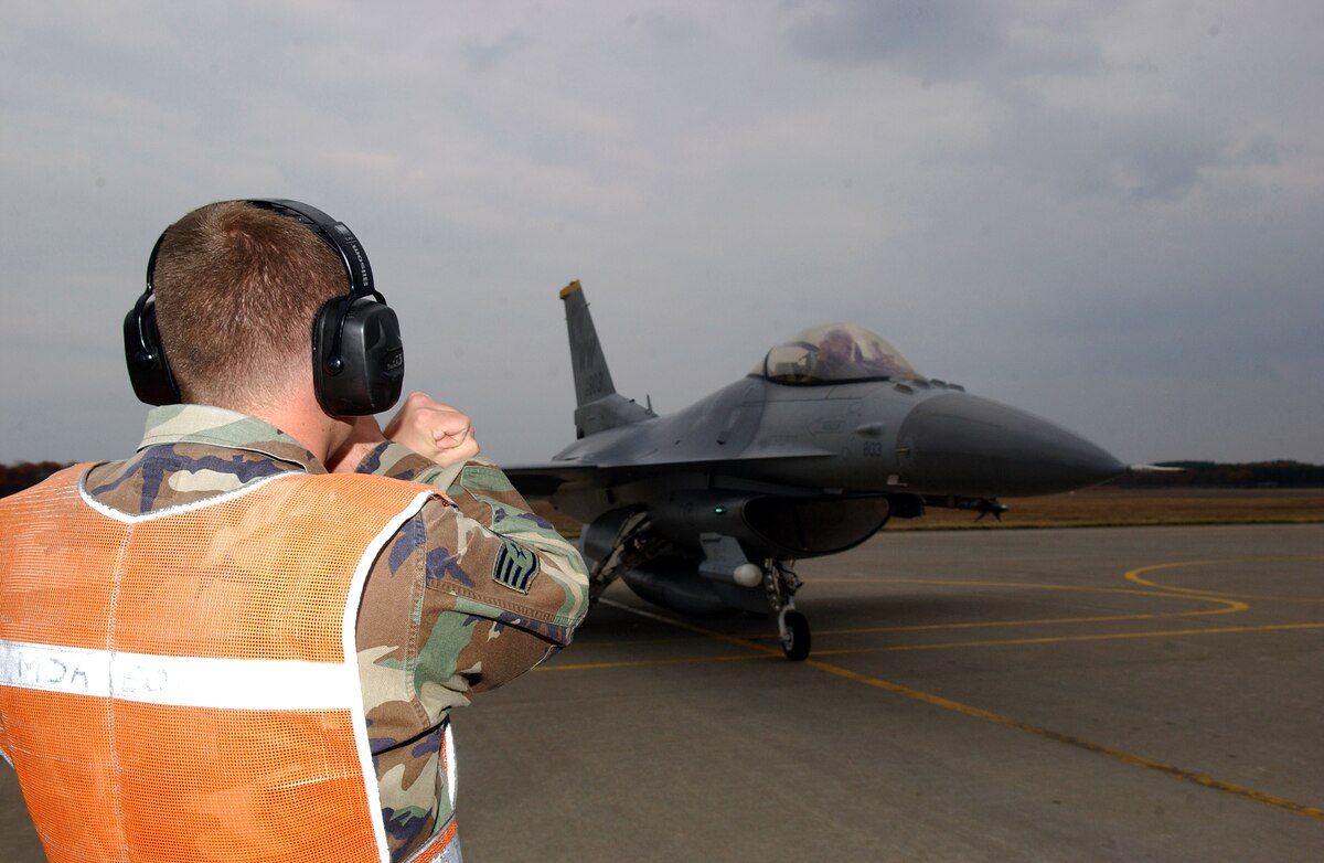 Pilots focus on air superiority, operations during Keen Sword > Air ...