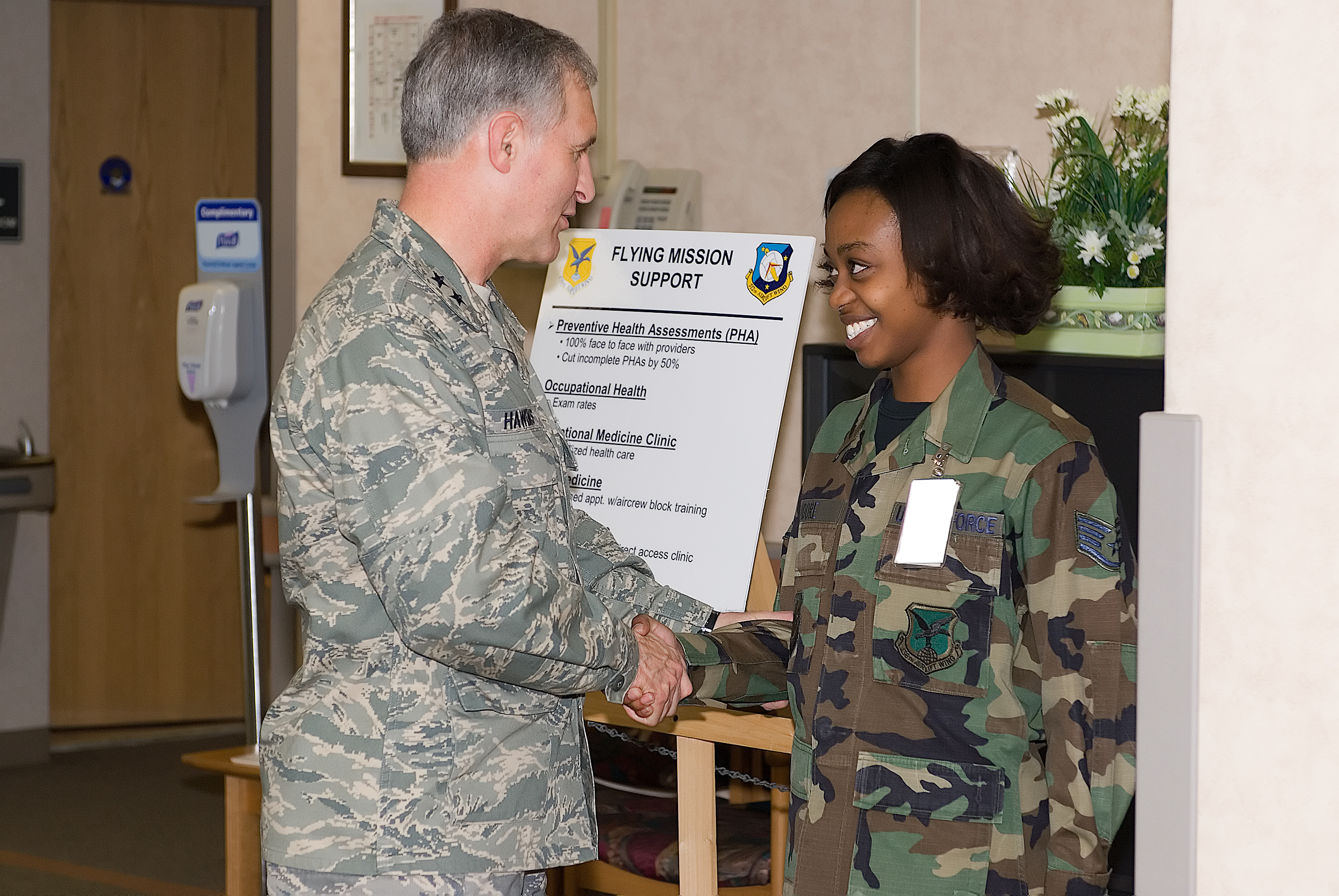 18 AF/CC praises Airmen, innovations > Dover Air Force Base > News