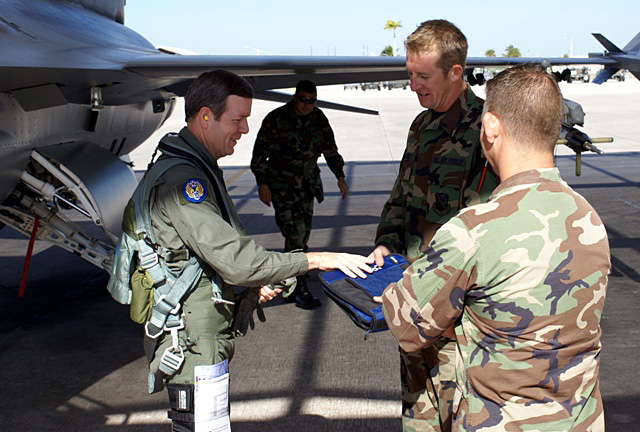 10th AF Commander visits base > Homestead Air Reserve Base > Article ...