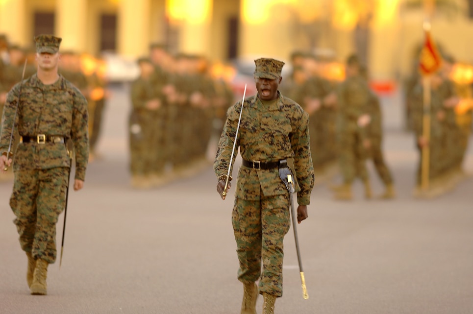 Parade deck etiquette is a matter of tradition > Marine Corps ...