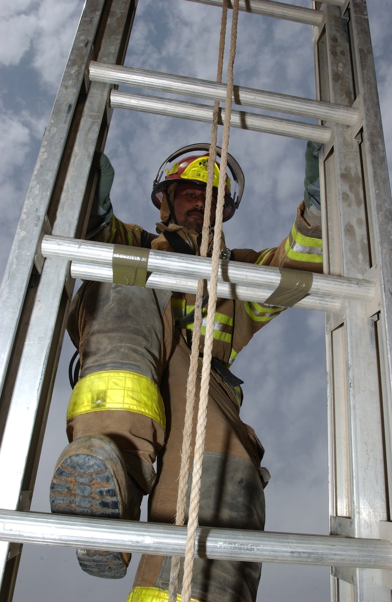 Air Force firefighters teach Iraqis blaze fighting basics > Air Force ...