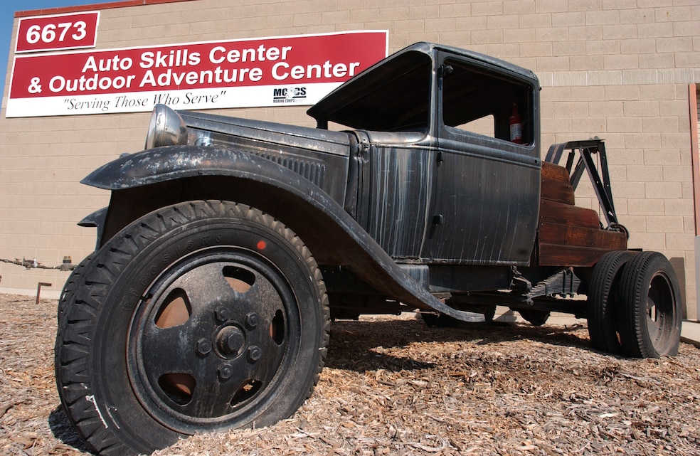 Marines turn wrenches at Automotive Skills Center > United States ...