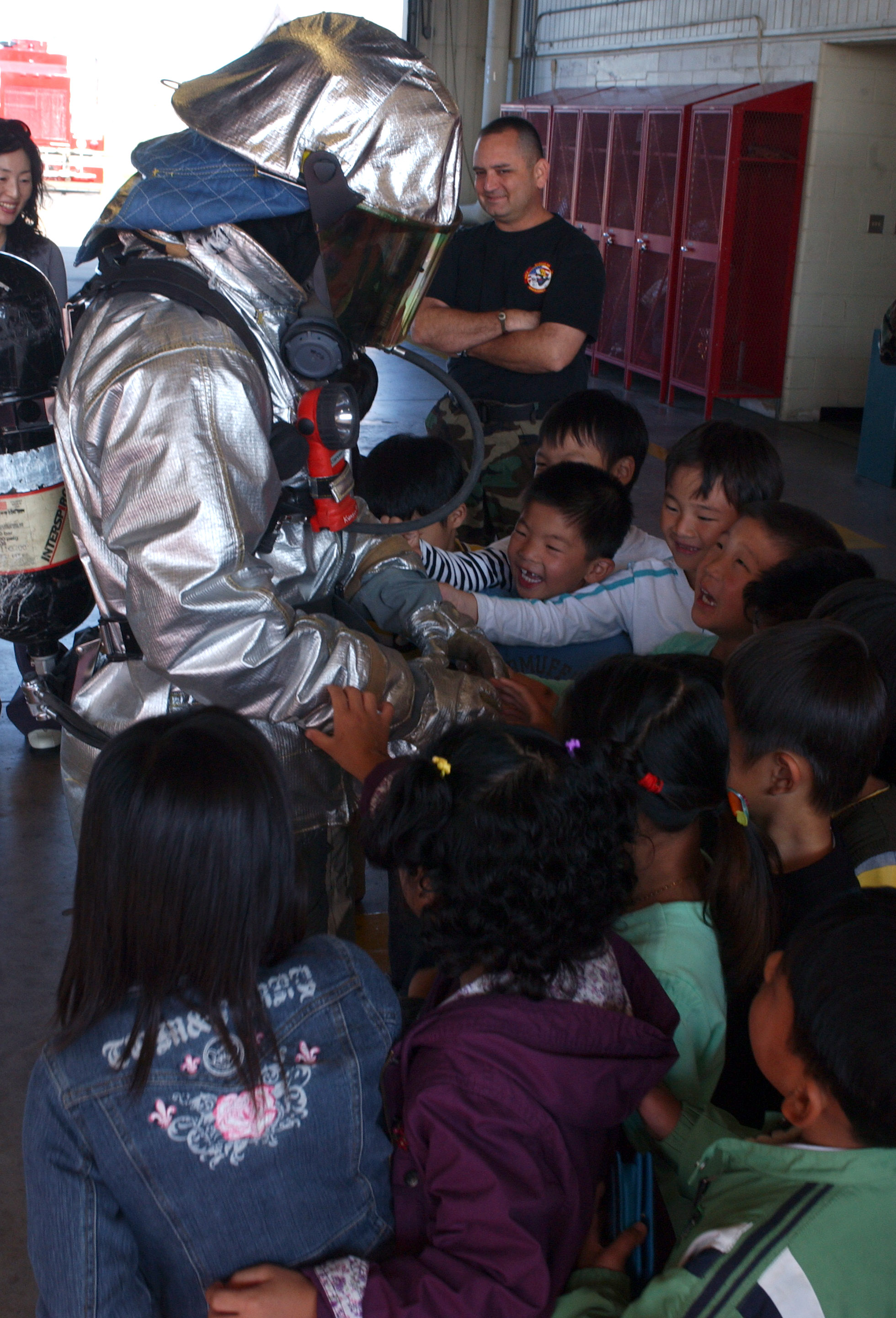 Local school children visit Kunsan fire department > Pacific Air Forces ...