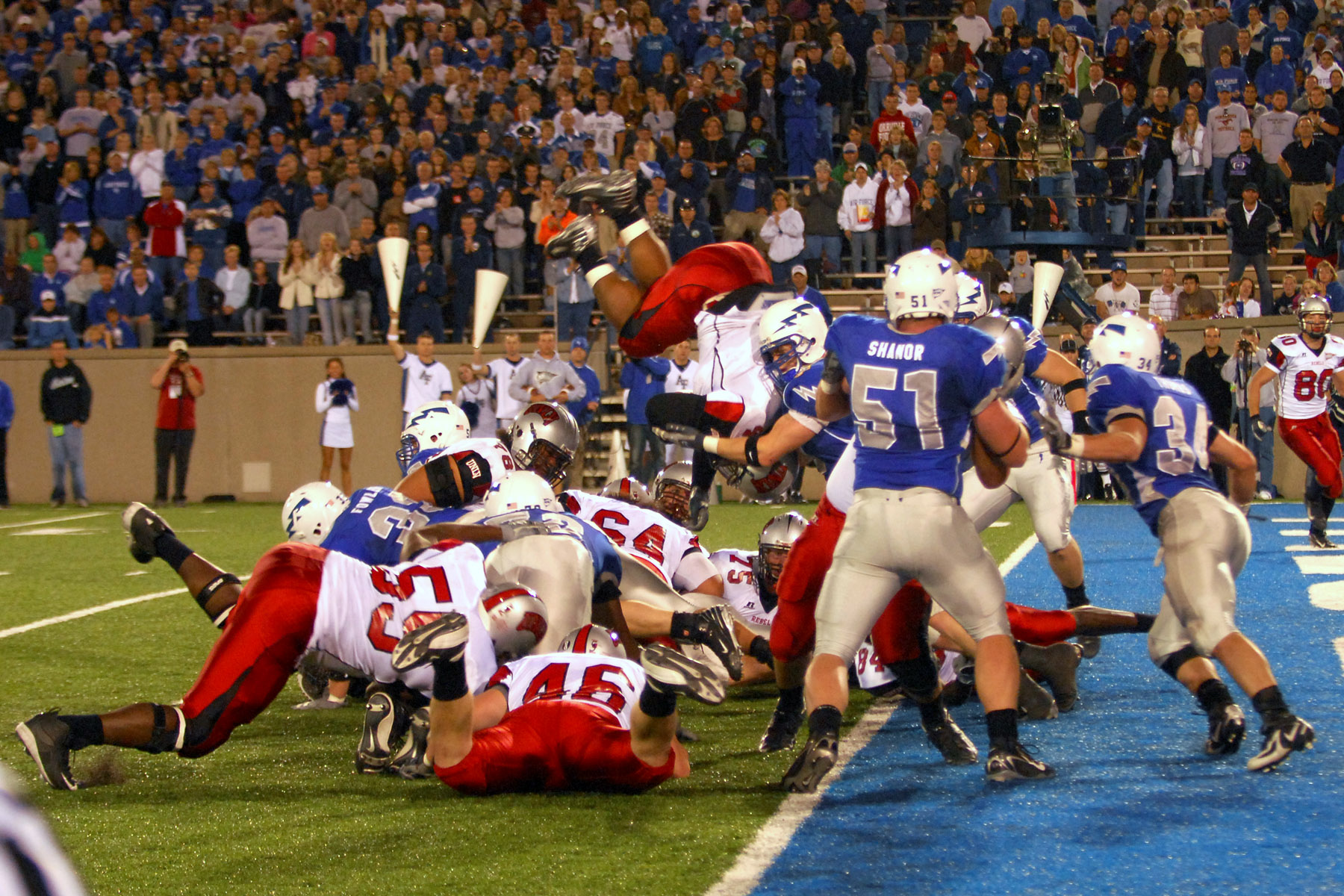 Falcons back on winning track, 31-14 > Air Force > Article Display