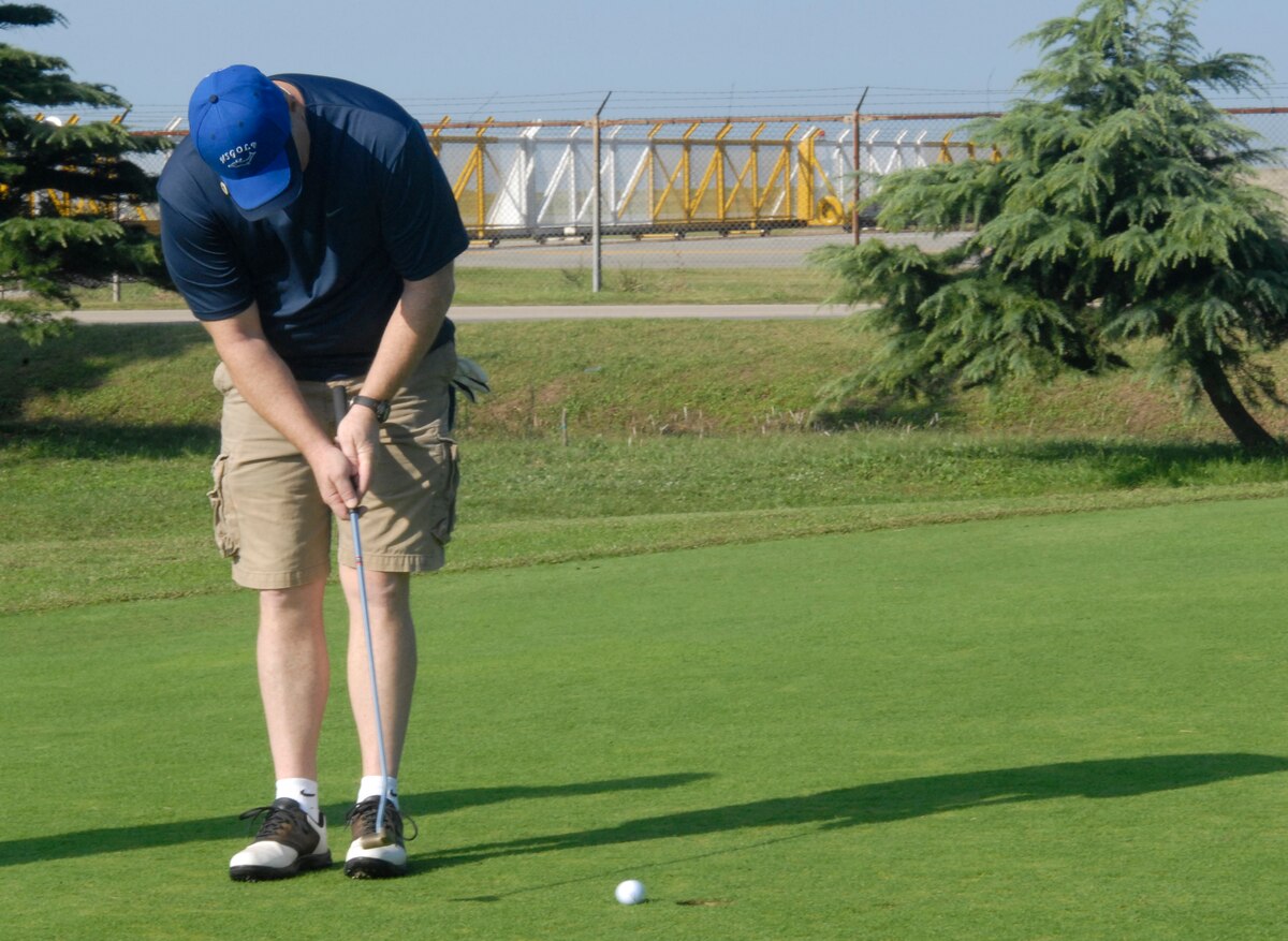 USAF, ROKAF chiefs participate in golf event > Kunsan Air Base > Kunsan ...
