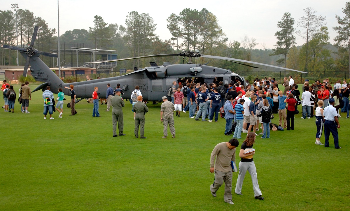 Airmen visit schools as part of Air Force Week Atlanta > Air Force ...