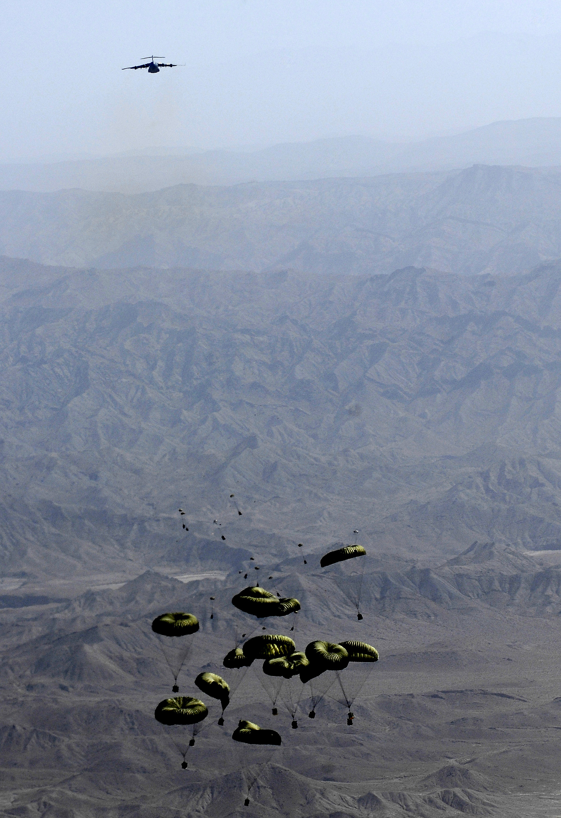 C-17 crews make record airdrop > Air Force > Article Display