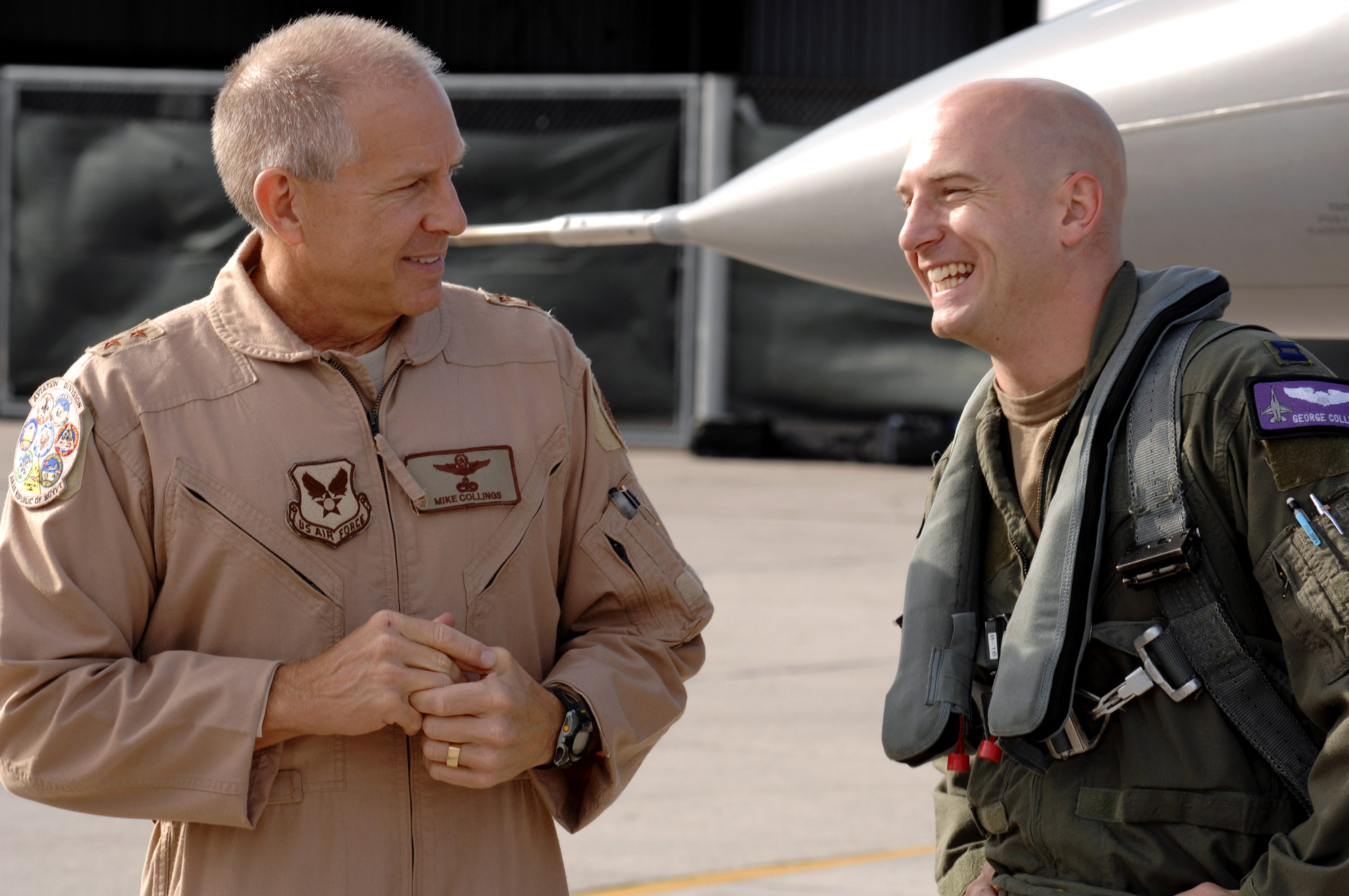 Father pins Distinguished Flying Cross on son > Air Force > Article Display