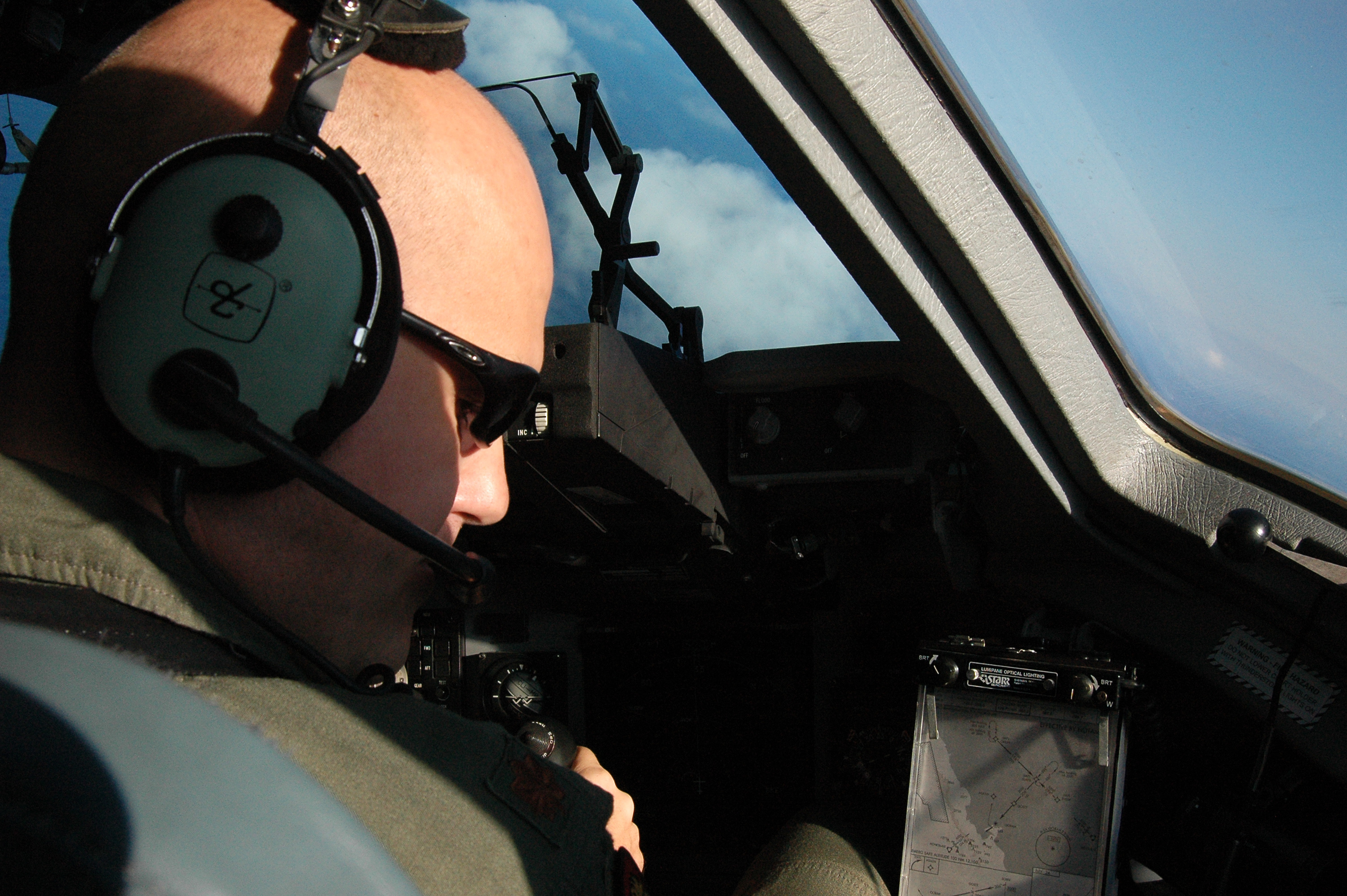 Hickam hosts media flight, displays C-17 capabilities > 15th Wing ...