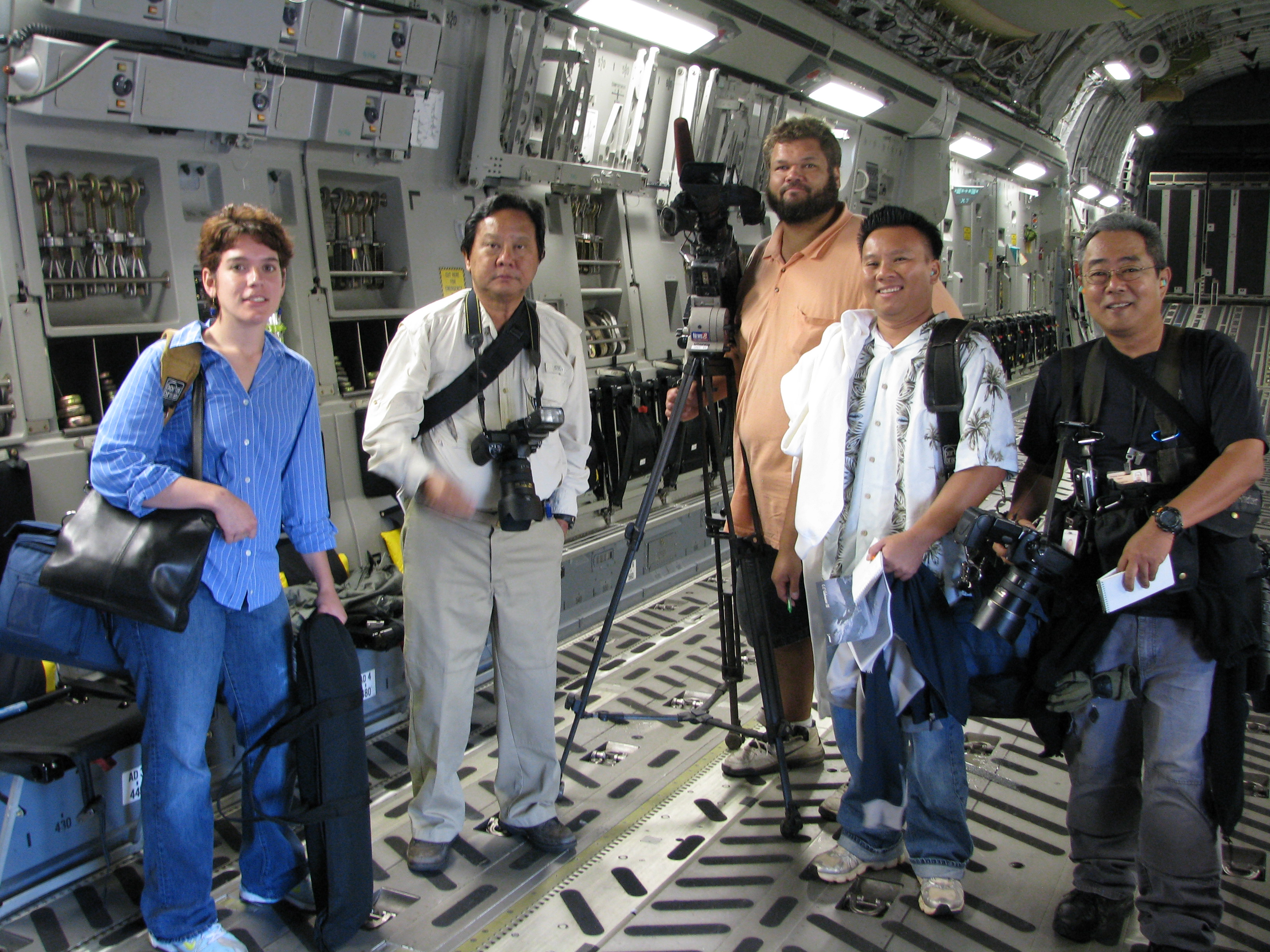 Hickam hosts media flight, displays C-17 capabilities > 15th Wing ...