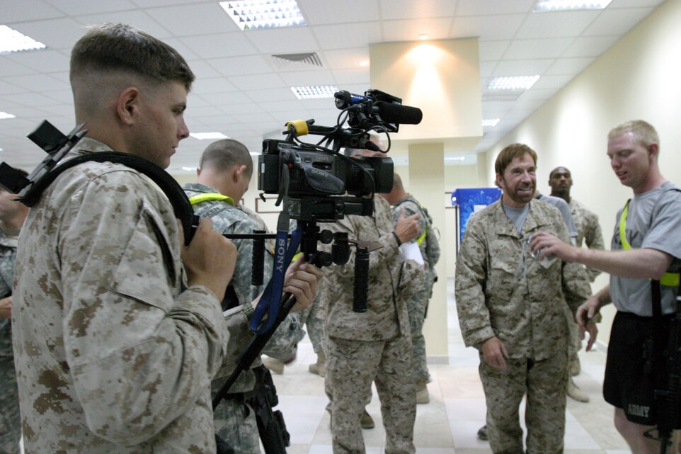 Chuck Norris, Marine Corps generals visit lucky Leathernecks in Kuwait ...