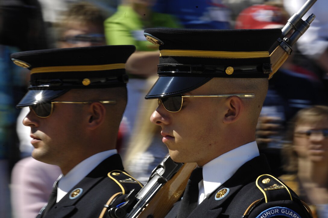 U.S. Army Soldiers from the 3rd United States Infantry, "The Old Guard ...