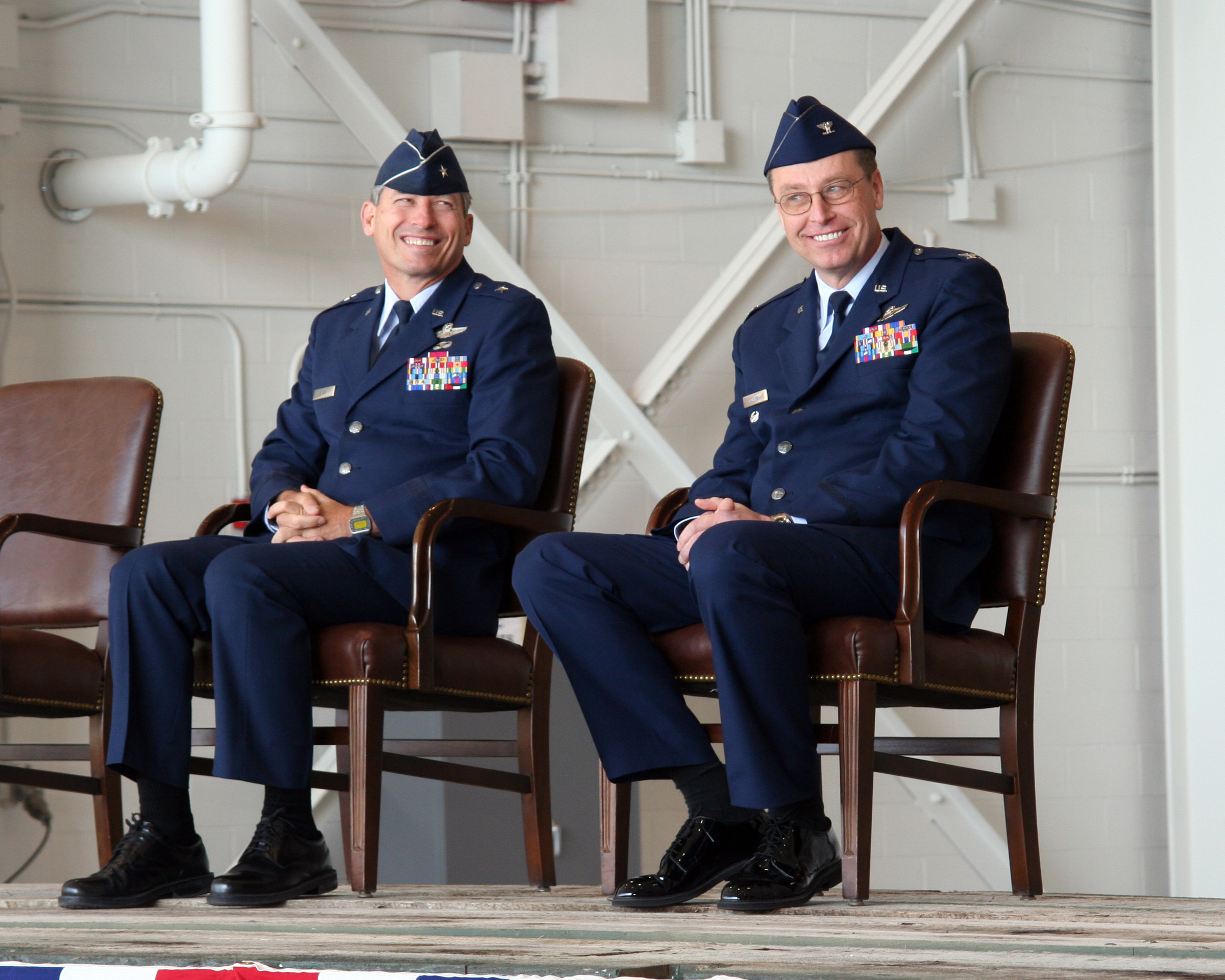 Reserve wing welcomes new commander > 445th Airlift Wing > Article Display