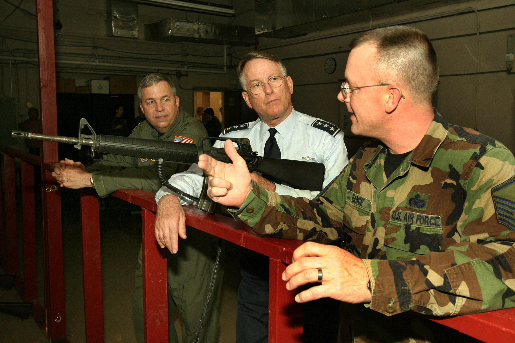 AFRC commander gets weapons simulator briefing > Grissom Air Reserve ...