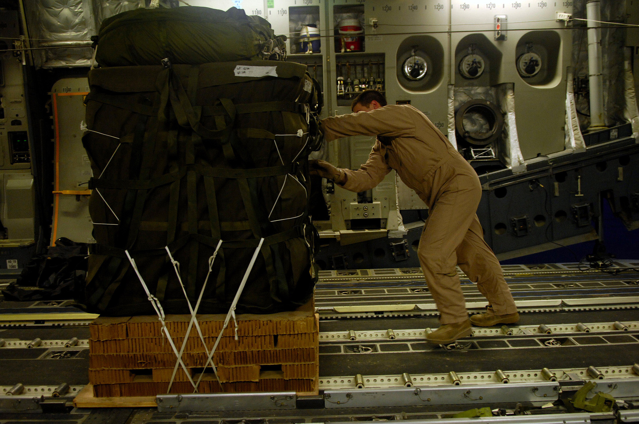 Afghanistan airdrop > Air Force > Article Display