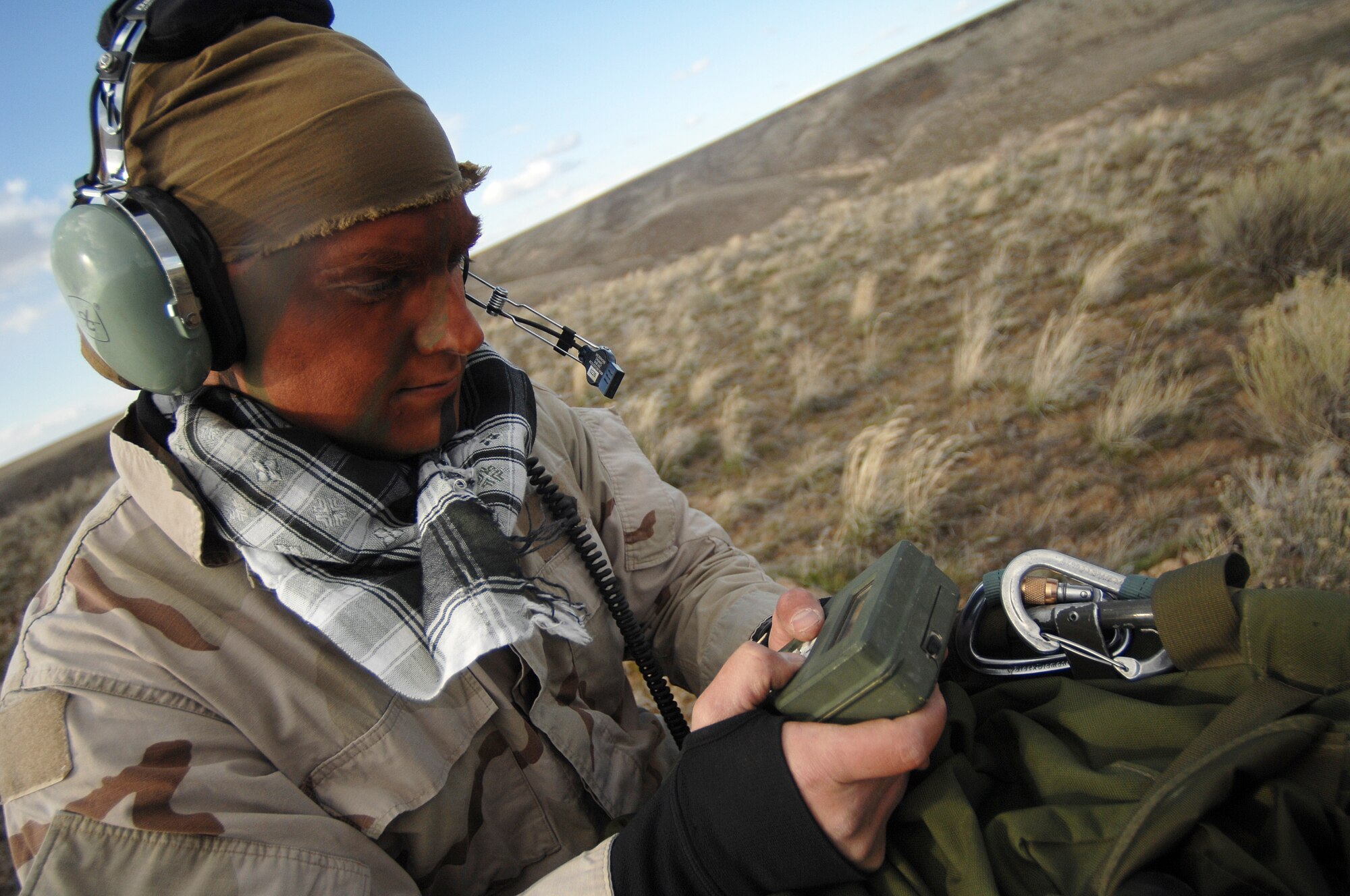 Aircrews practice survival techniques > Mountain Home Air Force Base ...