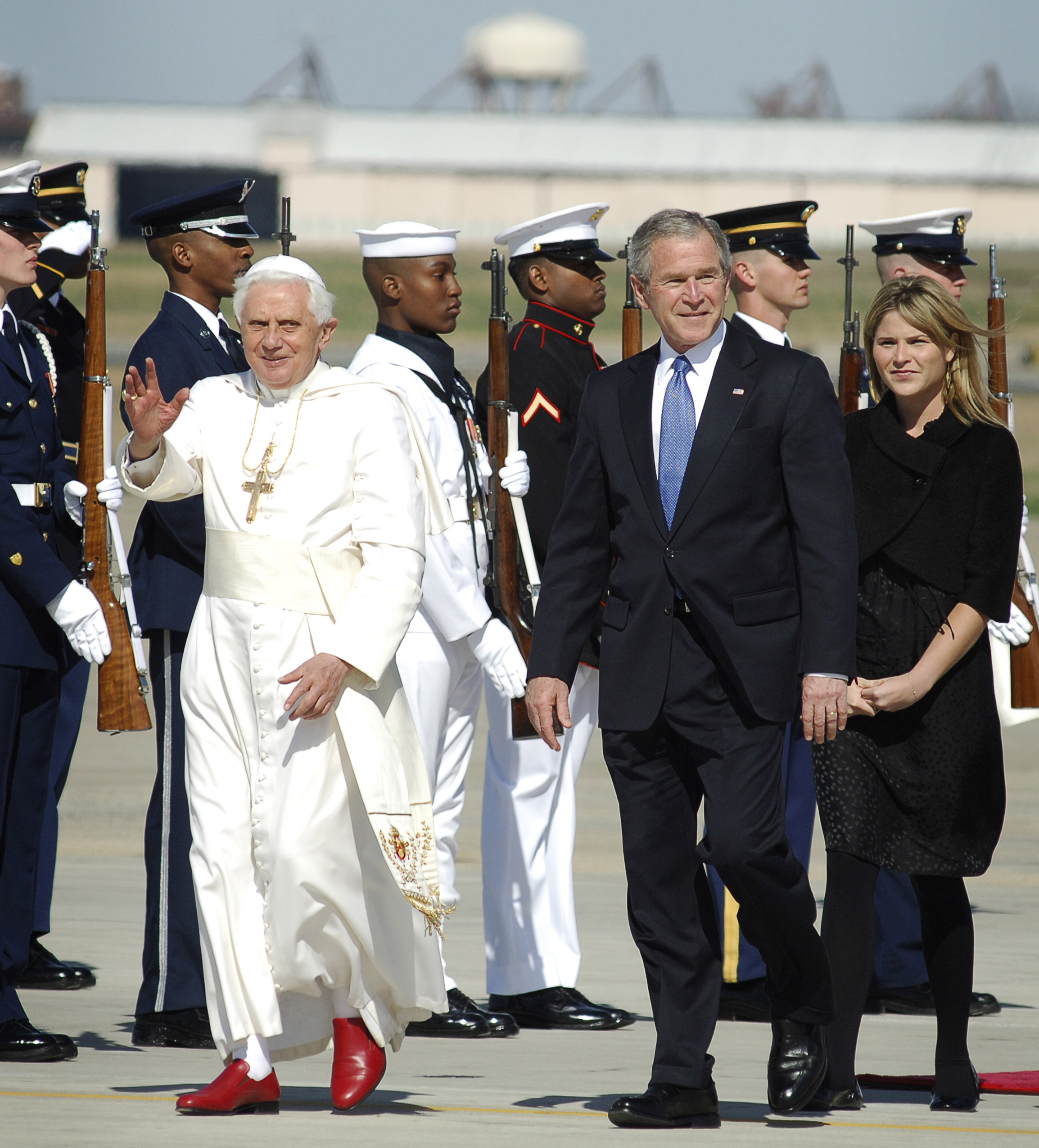 Pope arrives at Andrews > Air Force > Article Display