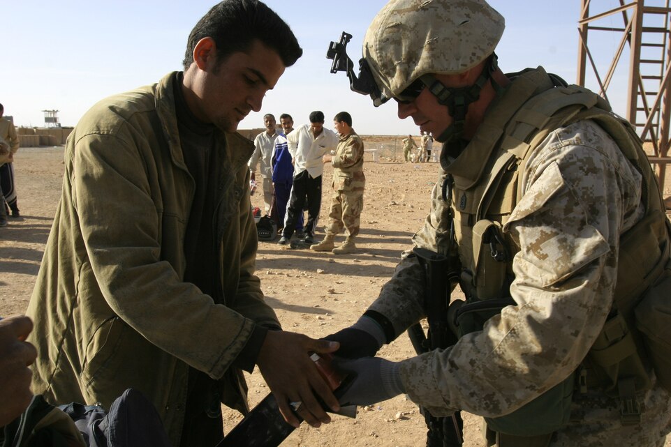 Marines assist Iraqi brigade to secure Western borders > United States ...