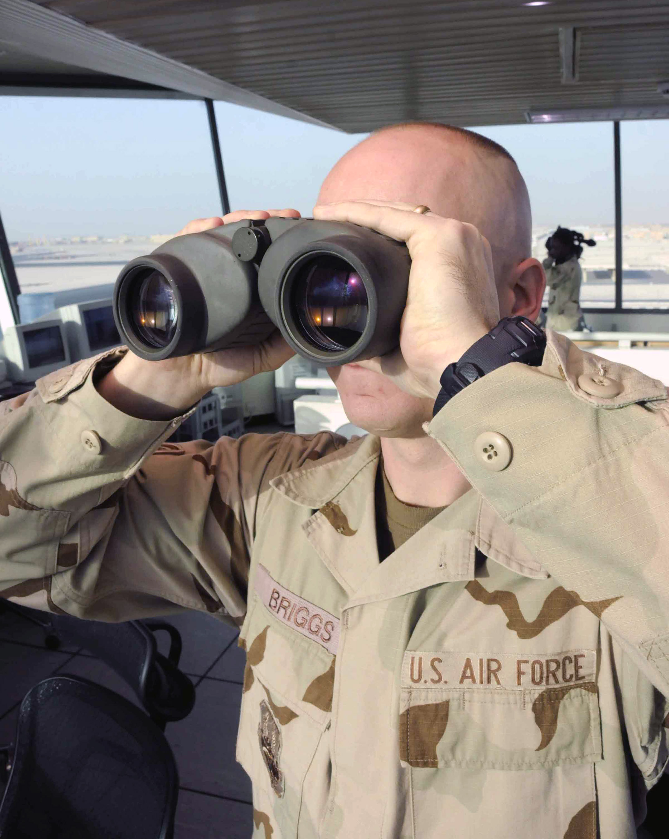 Air traffic controllers keep aircraft soaring > Air Force > Article Display
