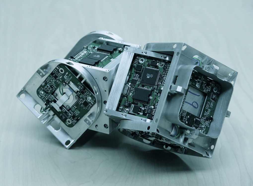 Self-reconfigurable robot