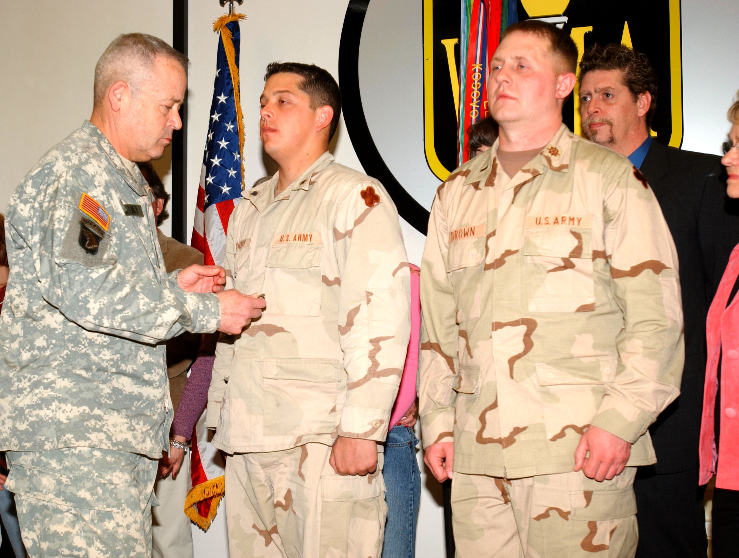 Lt. Gen. James R. Helmly, chief of the Army Reserve, left, presents ...