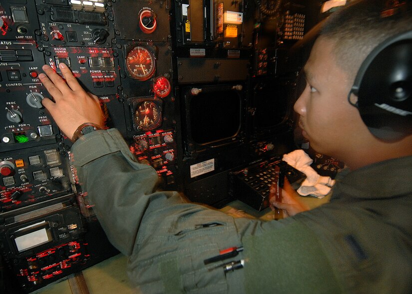 B-52 navigator > Pacific Air Forces > Article Display