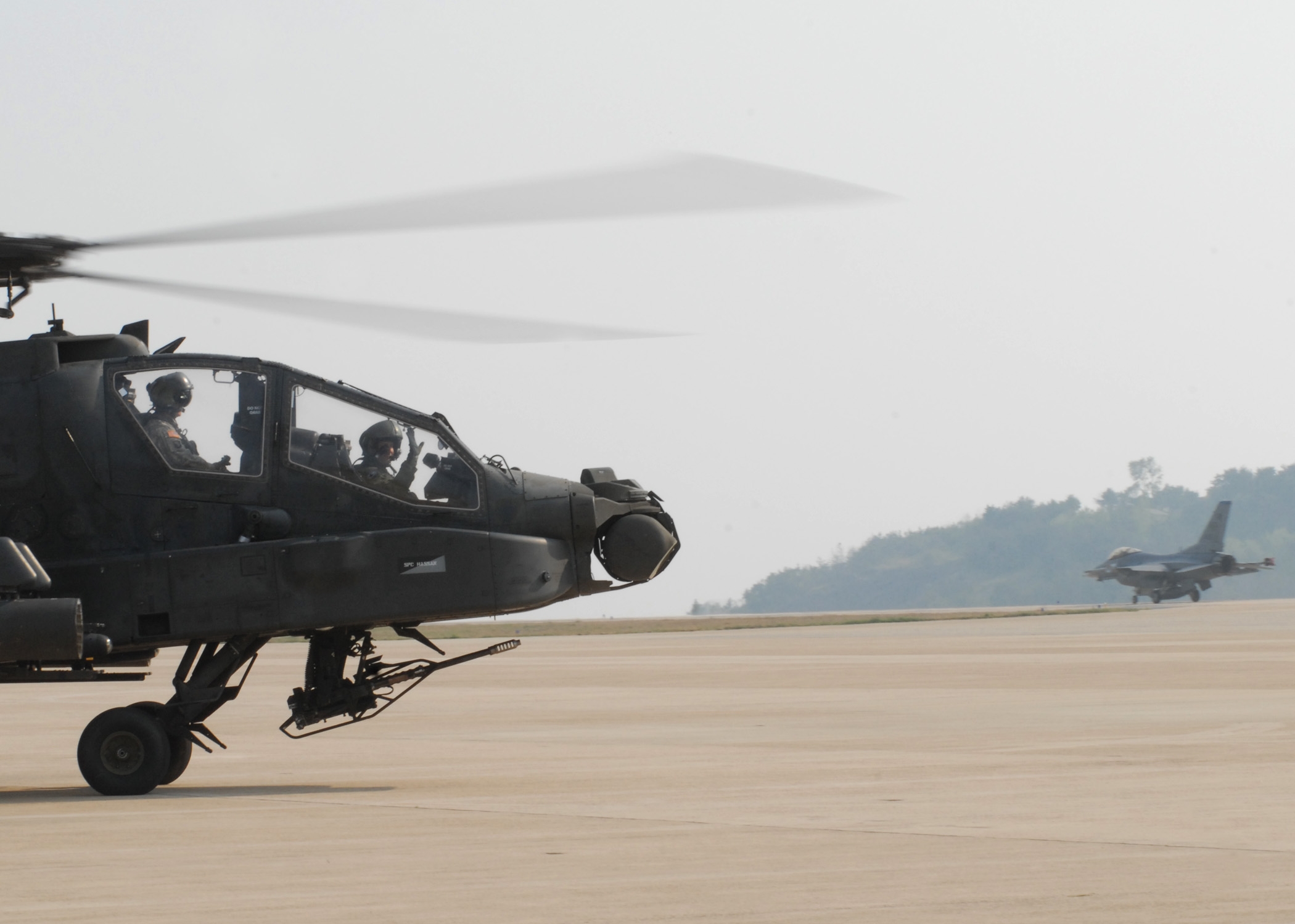 Wing leadership gains better understanding of Apache mission > Kunsan ...