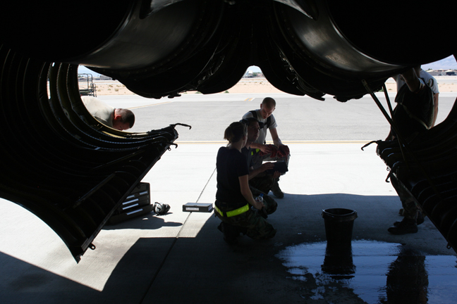 Red Flag maintainers beat the heat > Minot Air Force Base > Article Display