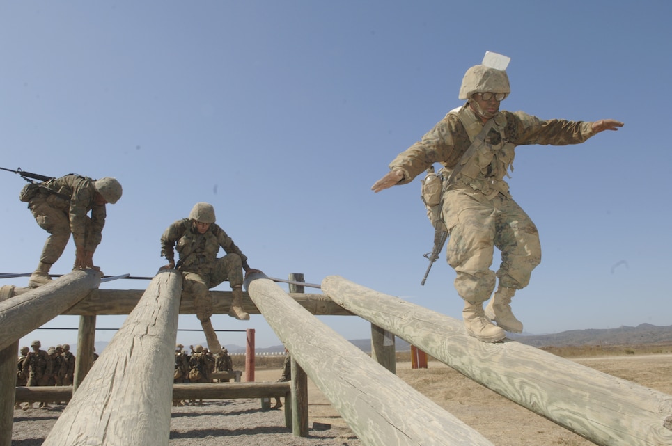 Recruits learn teamwork is the only way over an obstacle > Marine Corps ...