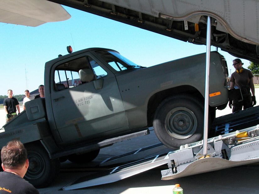 Loading up a C-130 > Grissom Air Reserve Base > News