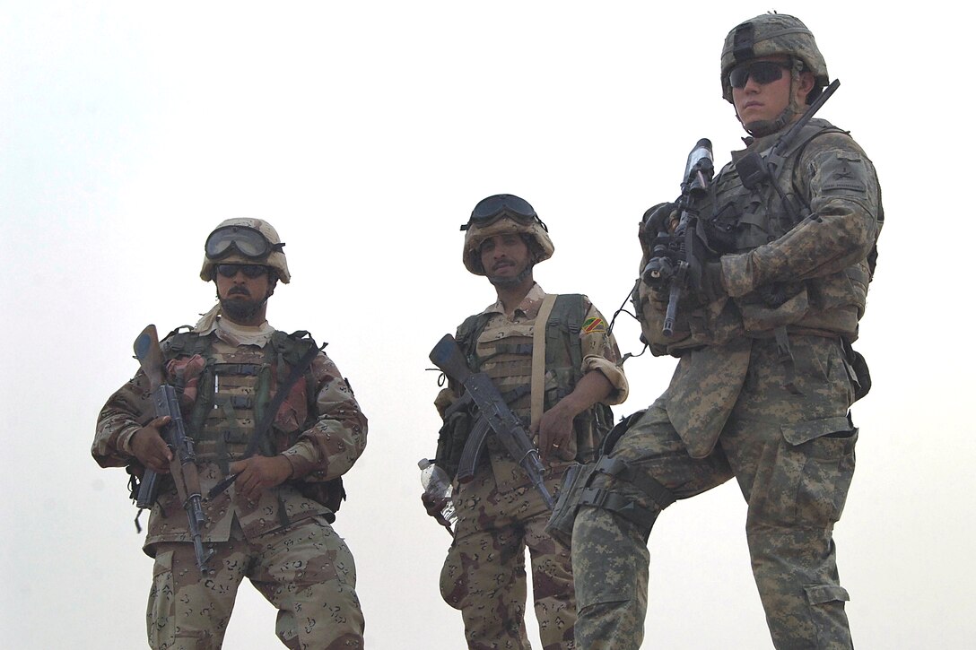 U.S. Army 1st Lt. Chris Laurion, right, and Iraqi soldiers pull ...
