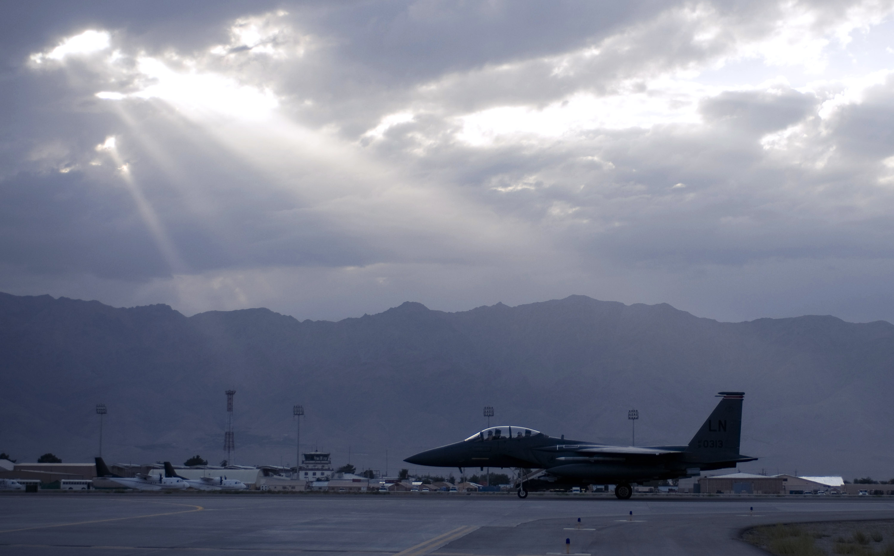 Pilots provide emergency close air support > Air Force > Article Display