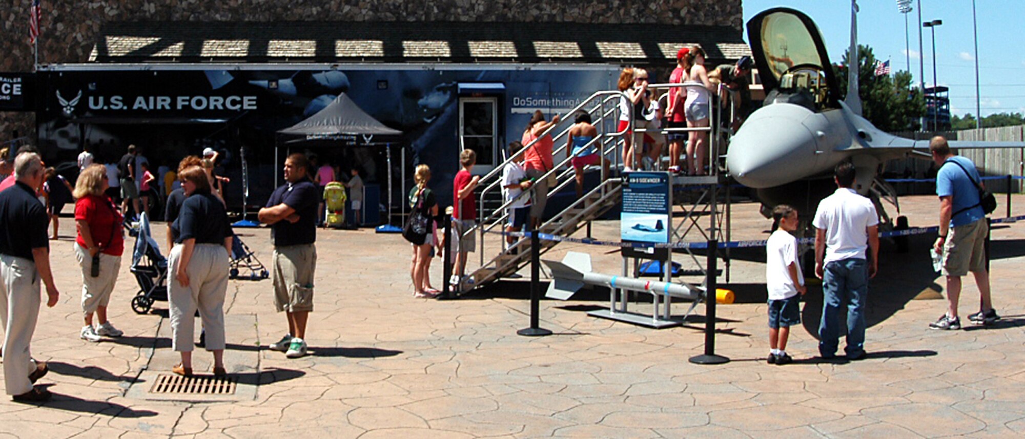 343rd RCS shows off Air Force Week in the Heartland > Air Force ...