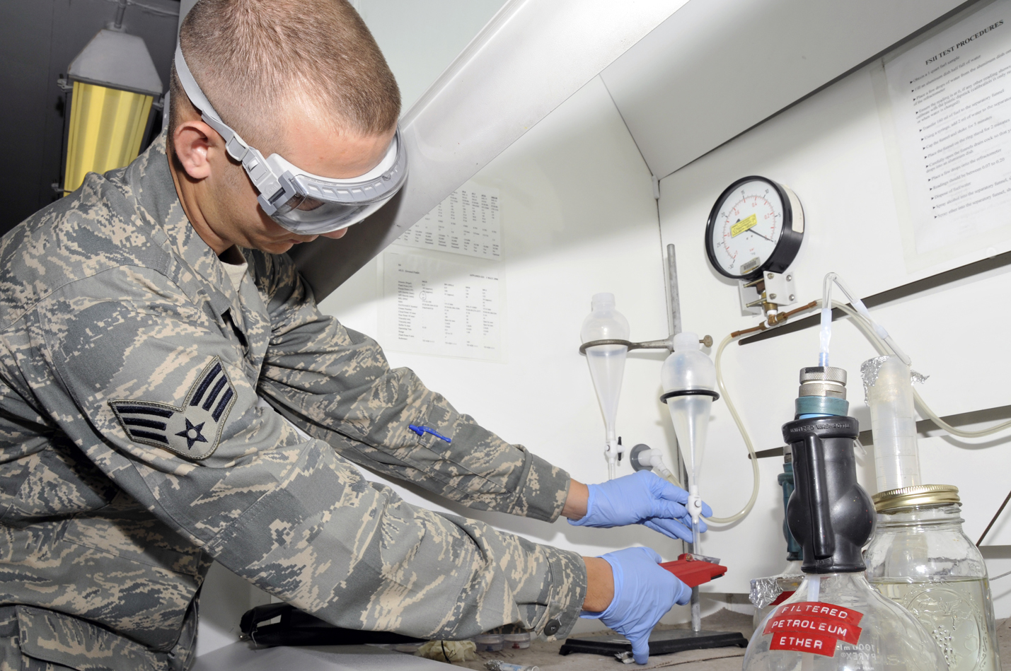 Fuel lab makes jet fuel efficient > Royal Air Force Lakenheath ...