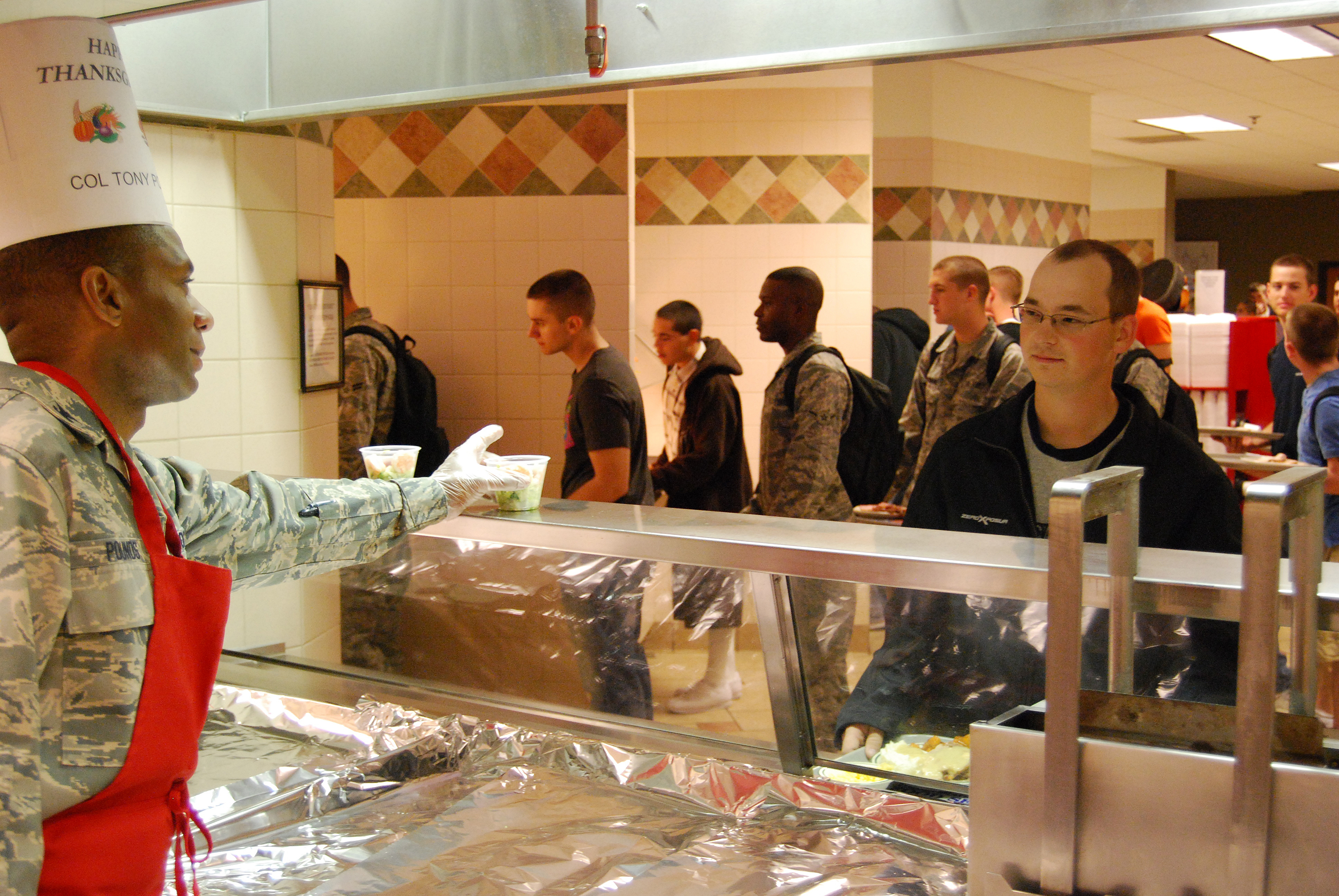 Leadership serves Airmen Thanksgiving meals